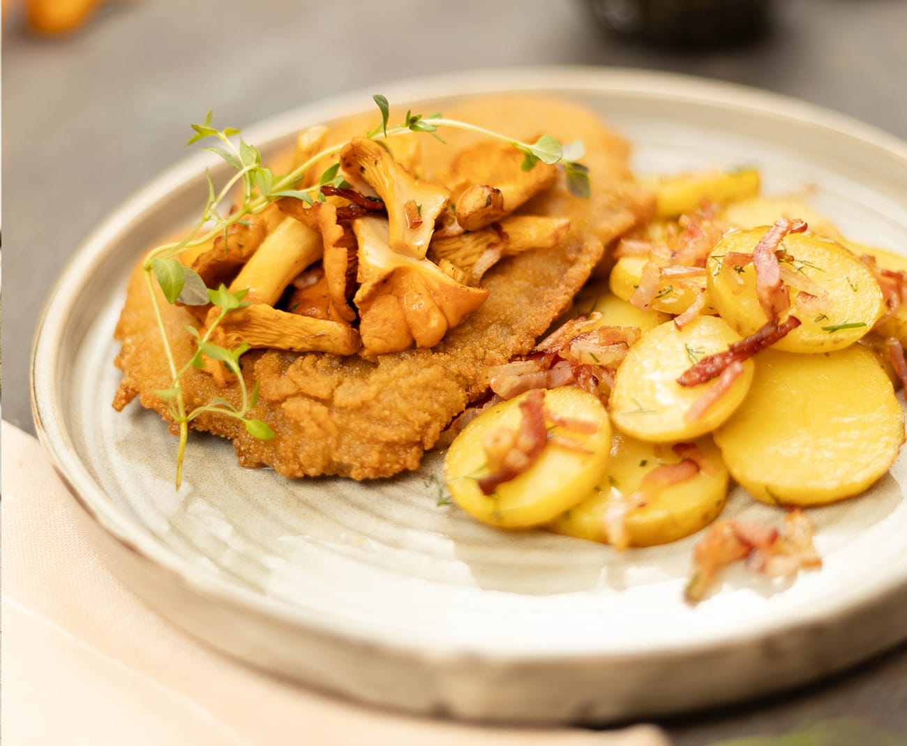 Pork chops served with chanterelles and fried potatoes with bacon - AJ FOOD